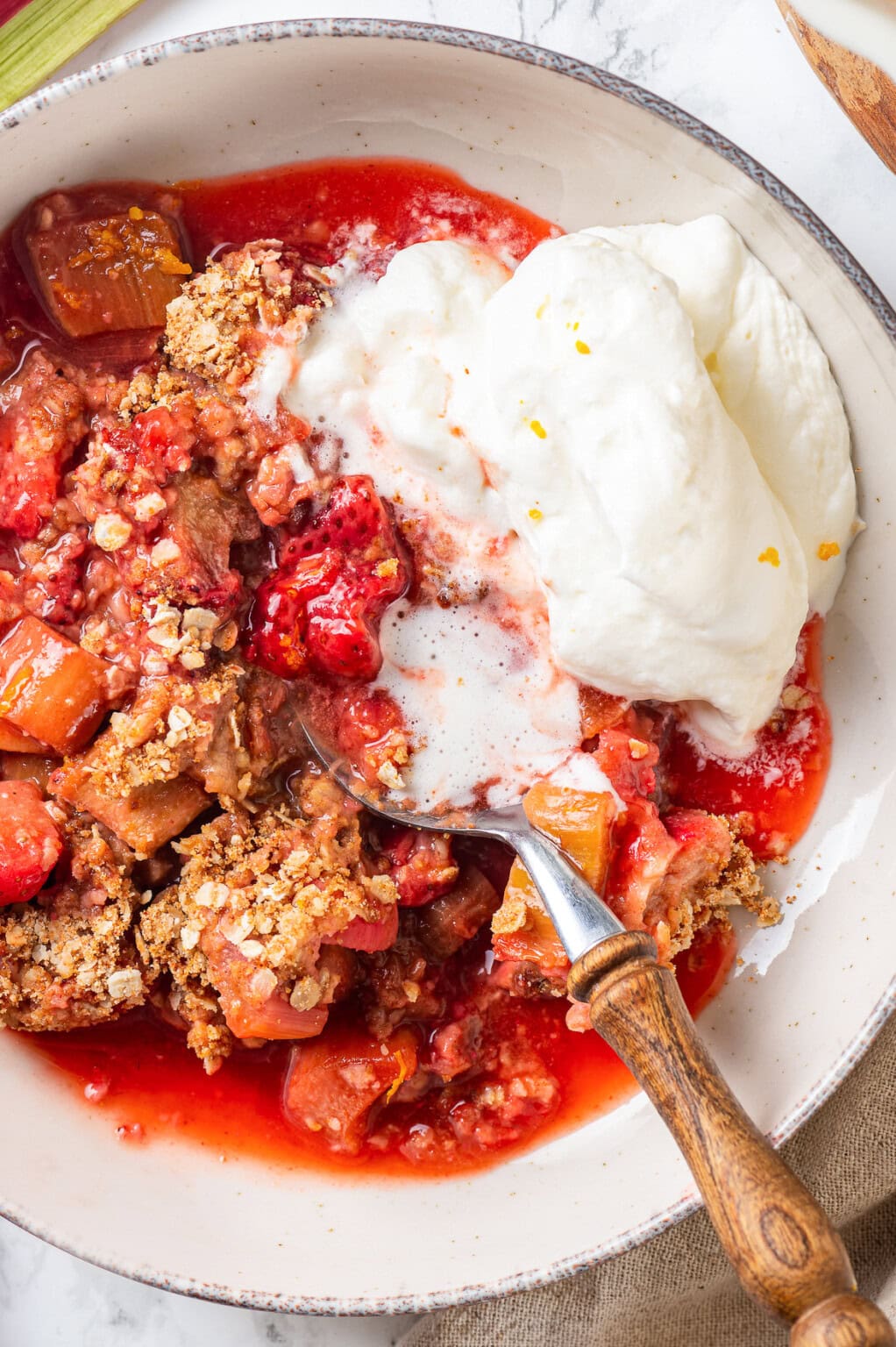 Strawberry Rhubarb Crisp | Skinnytaste