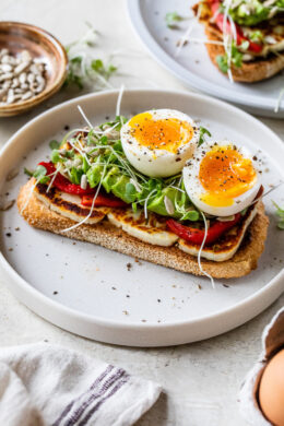 Avocado Toast with Halloumi and Egg - Skinnytaste