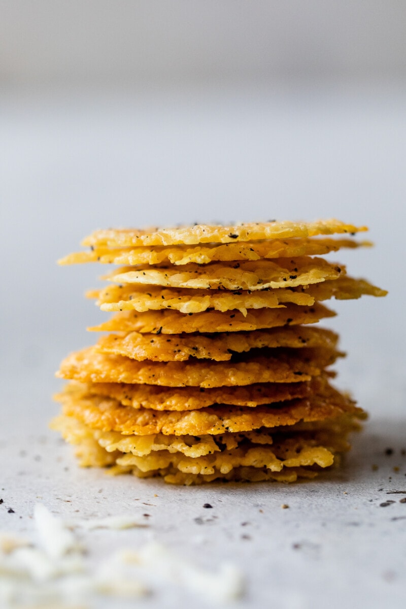Cacio e Pepe Cheese Crisps - Skinnytaste