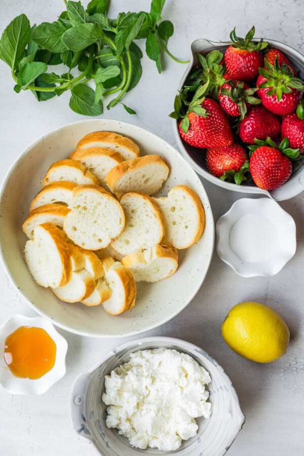 Strawberry Crostini (Quick Summer Appetizer) - Skinnytaste