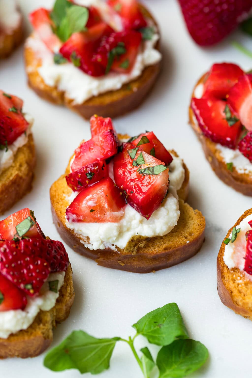 Strawberry Crostini (Quick Summer Appetizer) - Skinnytaste